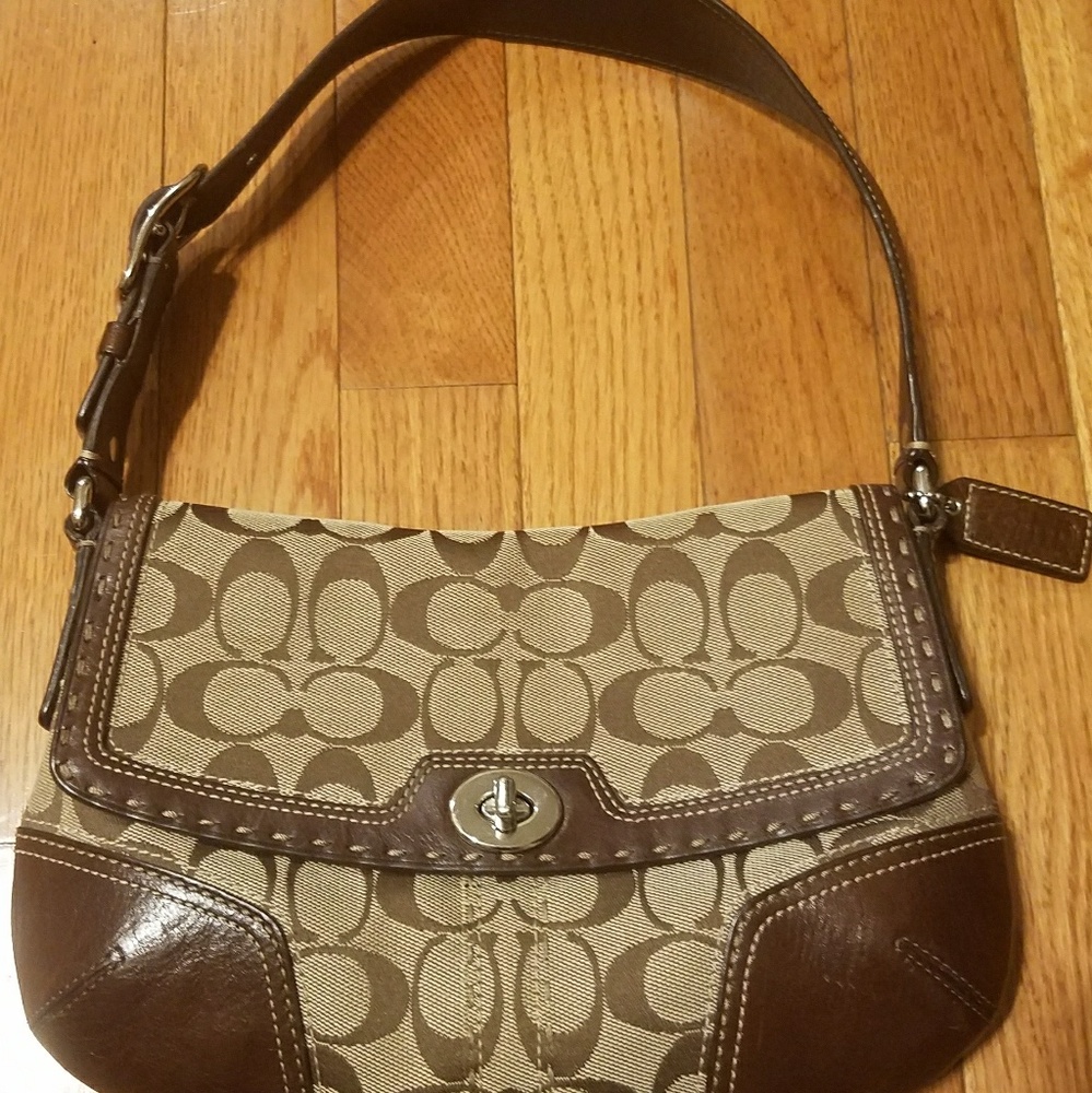 Coach Signature Purse (Authentic) - Gem